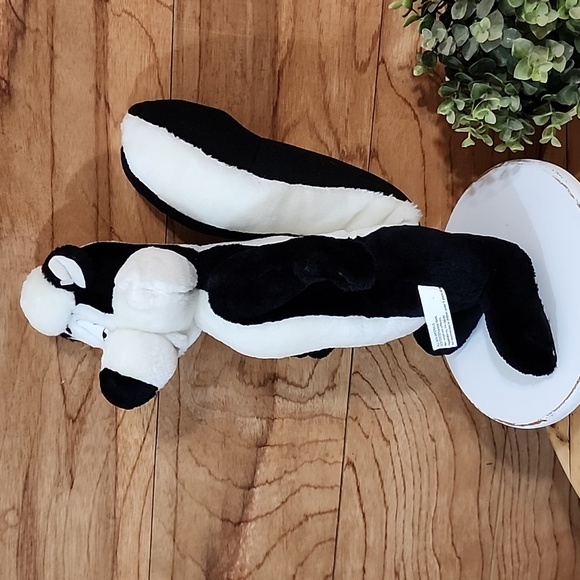 Warner Bros Studios | Toys | Warner Bros Looney Tunes Pepe Le Pew 7 ...